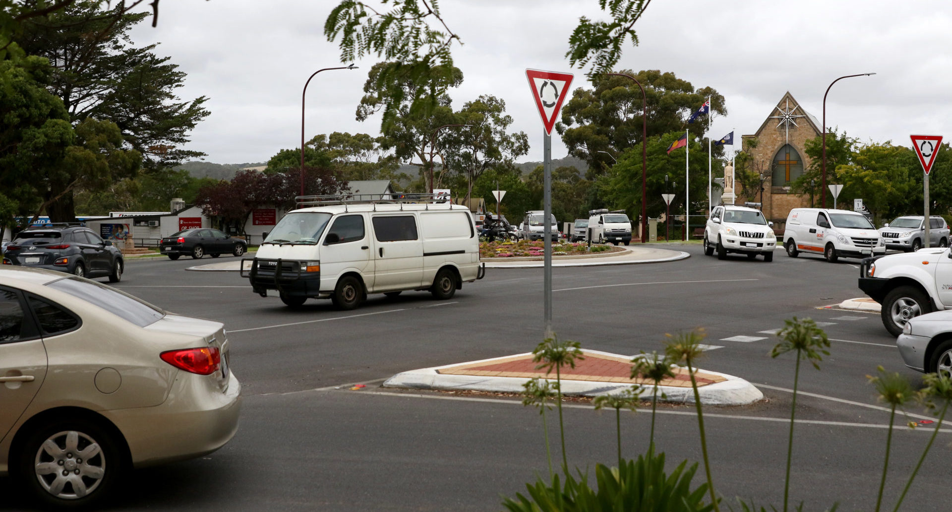 Roundabout confusion – more common than you think - RAA Daily